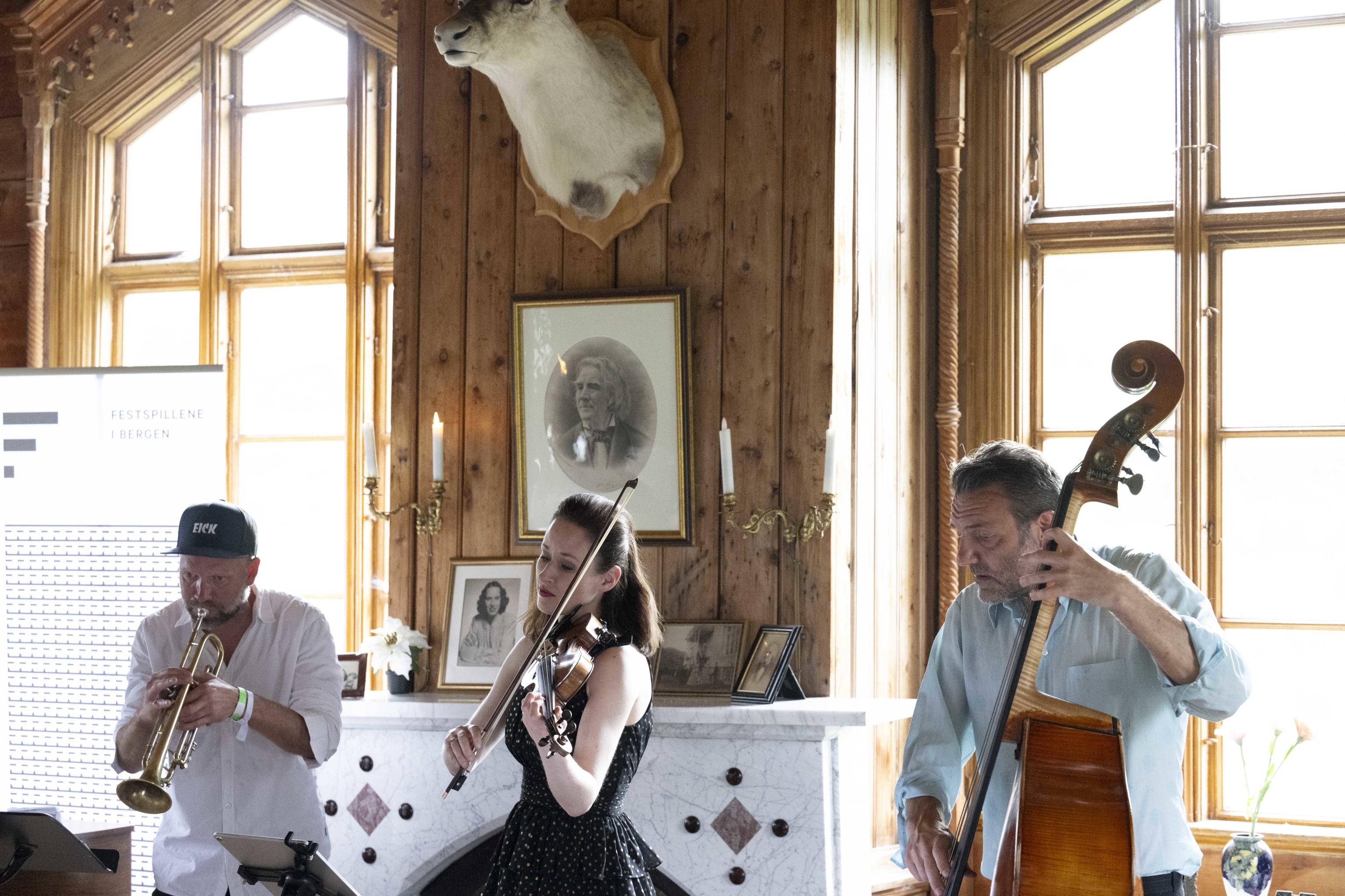 Ragnhild Hemsing m/Mathias Eick og Mats Eilertsen